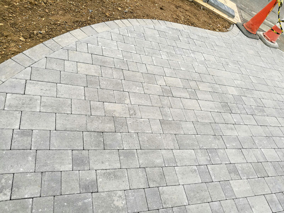 Silver Haze Block Paved Driveway - Contemporary - Oxfordshire - by AWBS ...