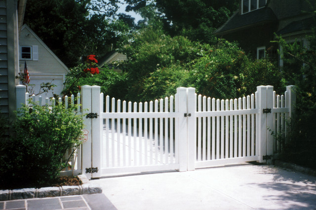 Vinyl Driveway Gate - Traditional - Entry - New York - by Riverside Fence