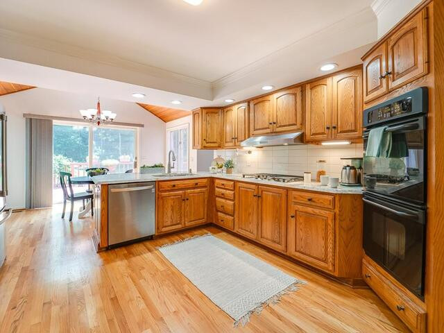 Golden Oak Kitchen Ideas Make A Statement With Glam Kitchen Design