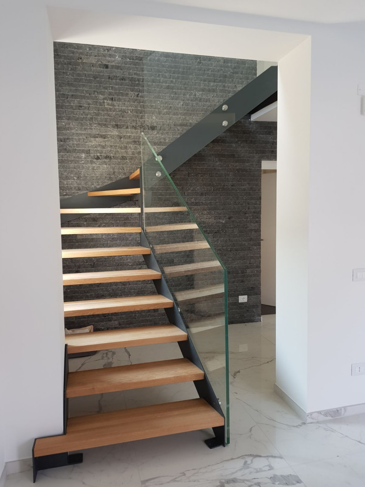 SCALA A LASER CON LAME METALLICHE PIENE DA MM.10 - Staircase - Milan ...