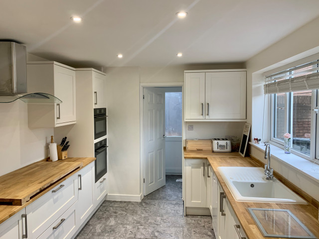 Wayside Crescent - Kitchen - Devon - by MC Building | Houzz
