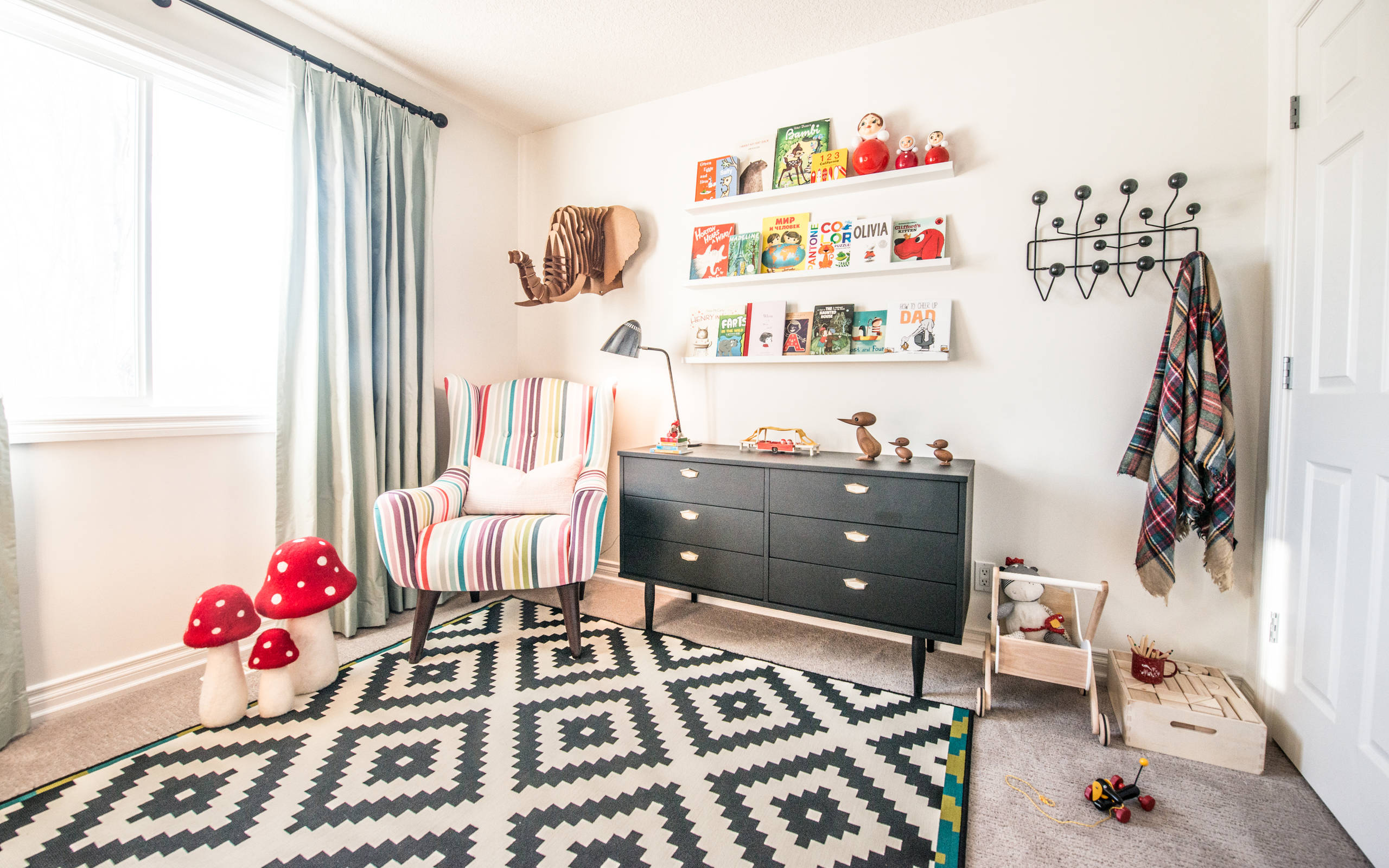 Bookworm Small Apartment Design Ideas