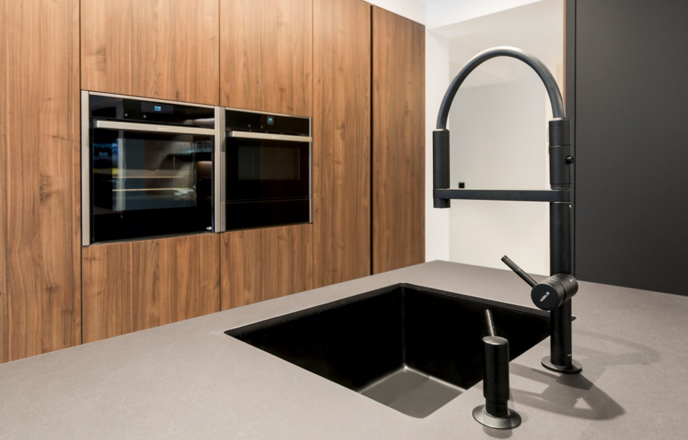 Lapitec® Nero Assoluto Velluto countertop - Modern - Kitchen - Madrid ...