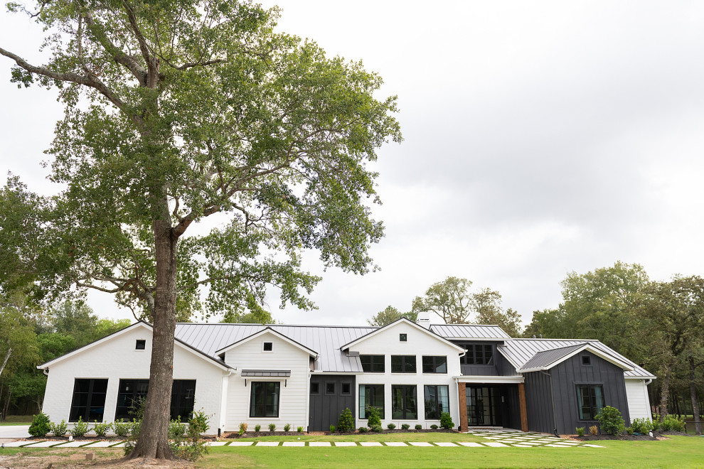 Modern Farmhouse with Golf Simulator - Farmhouse - Exterior - Houston ...