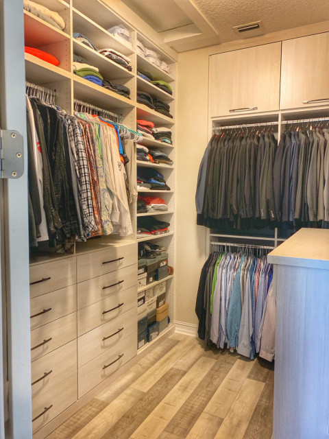Walk-In Closets - Wardrobe - Miami - by MARK SIDELL DESIGNS | Houzz UK