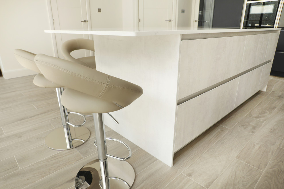 Pronorm Handless in Midnight Blue & Oxide concrete with Cimstone ...