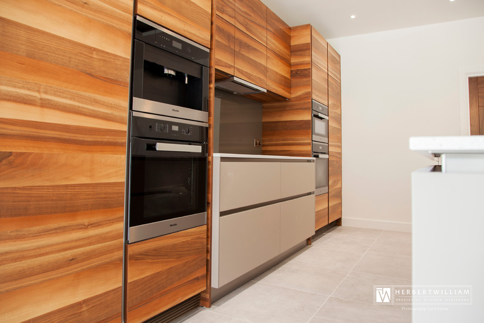 Intuo kitchen in continuous grain walnut veneer and new fango ...