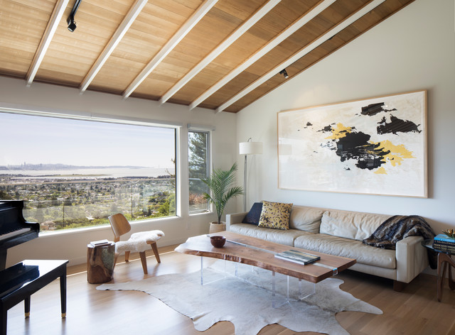 Houzz Tour: Hillside Ranch House Plays Up Its Views