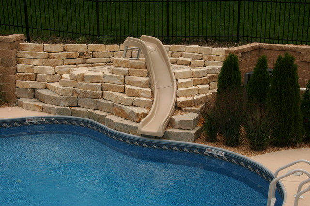 Built In Pool Slide - Milwaukee - par Swimming Pool Services | Houzz