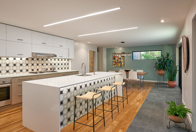 A Modern Kitchen Goes Bold