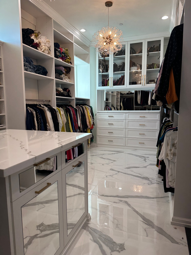 Modern And Stylish White Walk-in Closet - Modern - Wardrobe - Los ...