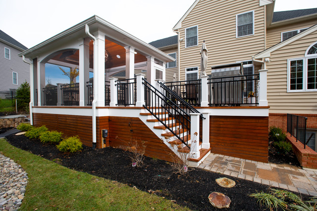 Custom Retractable Screen Room with Low-Maintenance Zuri Deck ...