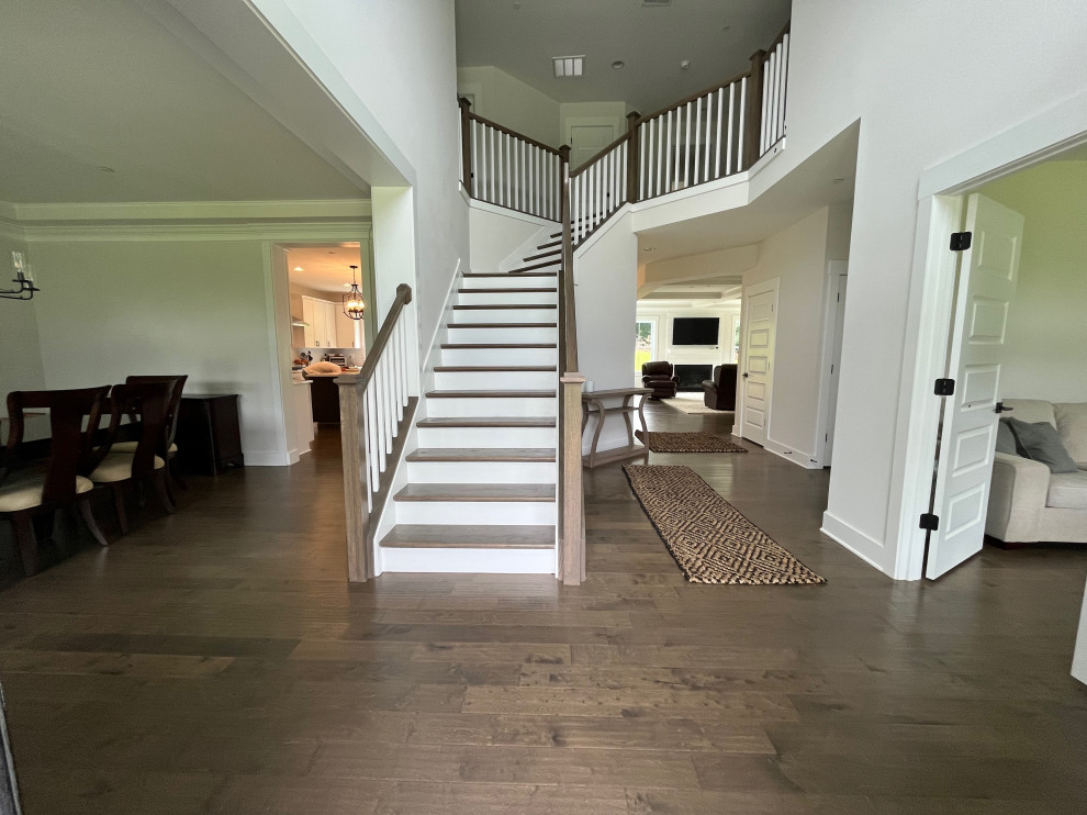 Traditional vs. Contemporary Decor