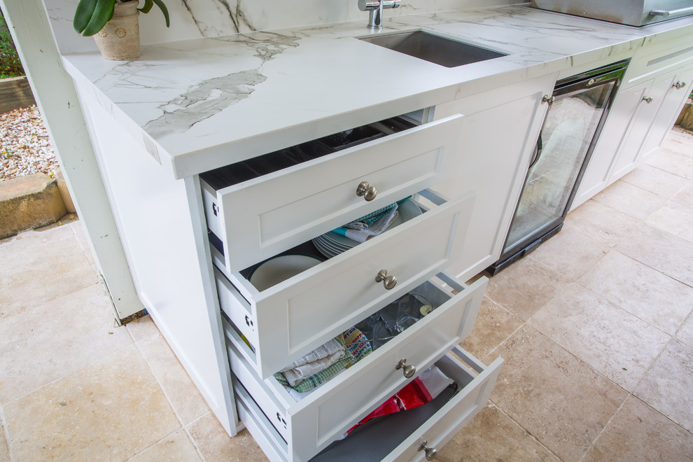 Modern-Hampton Outdoor kitchen - Transitional - Patio - Brisbane - by ...