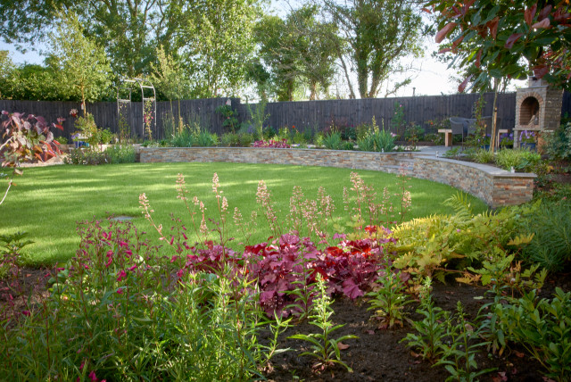Split Level, Slightly Sloping Garden - Jardin - Autres périmètres - par ...