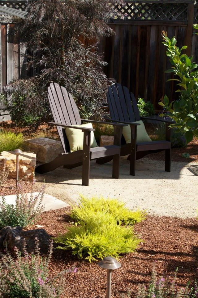 Decomposed granite and boulder seating area - Méditerranéen - San ...