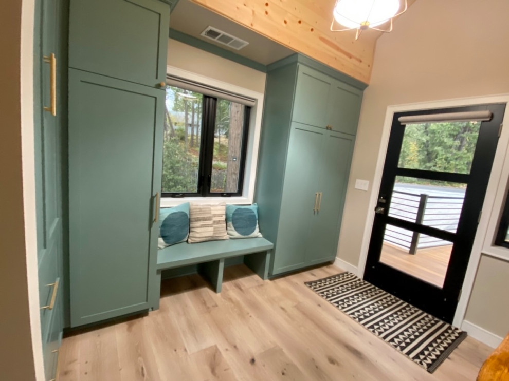 10 Bold Paint Colors to Perk Up an Entryway