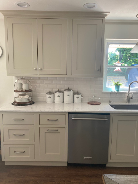 Shiloh Heritage Maple Beige Paint Slab Top Drawer w/ 5pc Lower Drawers ...