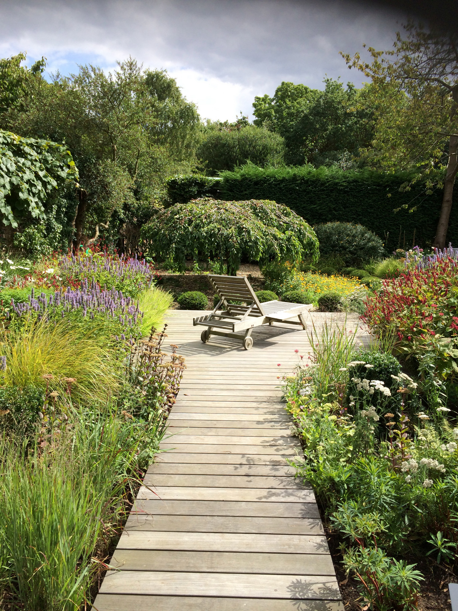 A Colourful, Calming Garden Design for a 1960s Bungalow | Houzz UK