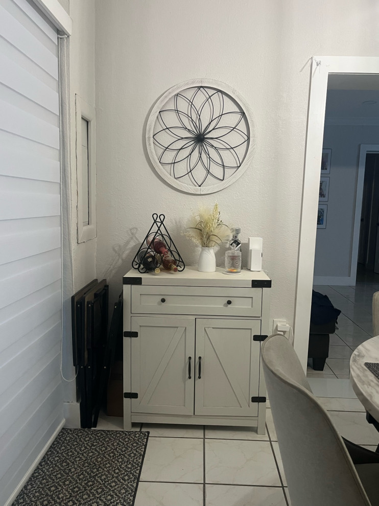 help re-decorating small nook
