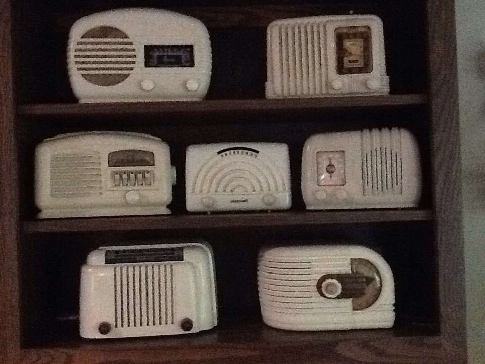 Tune In to Vintage Radios as Home Decor