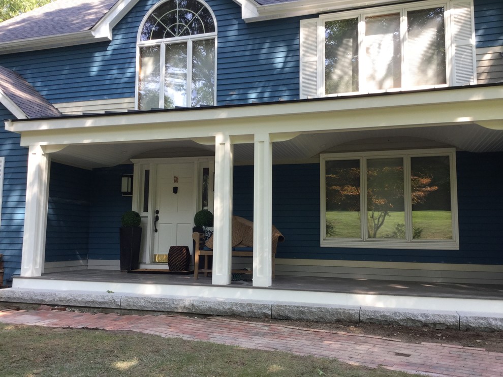 Ellipse shaped front porch.