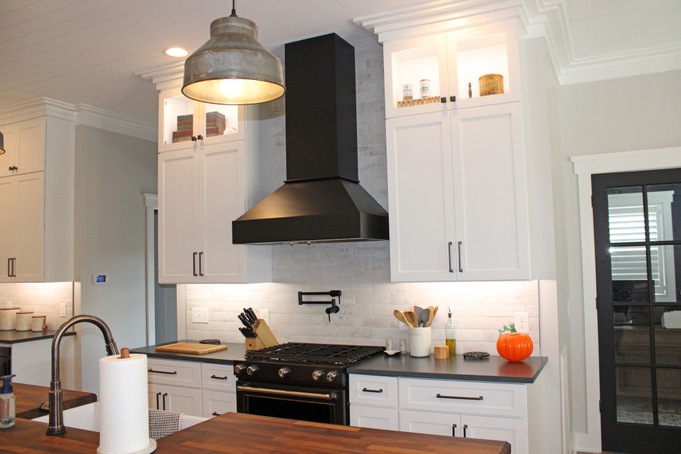 Two-Tone Farmhouse Kitchen Design in Clarksville - Farmhouse - Kitchen ...