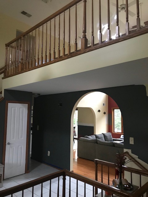 Grizzle gray. Please help me choose a compatible color.