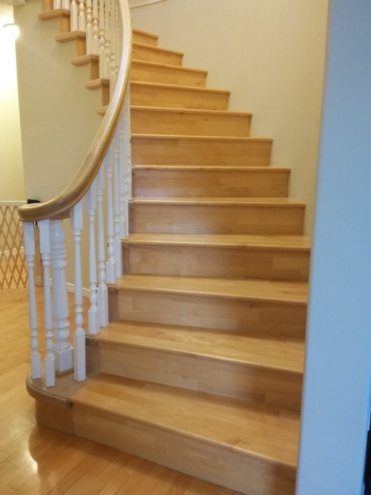 Please help my staircase get out of the 90s! | Houzz Forum