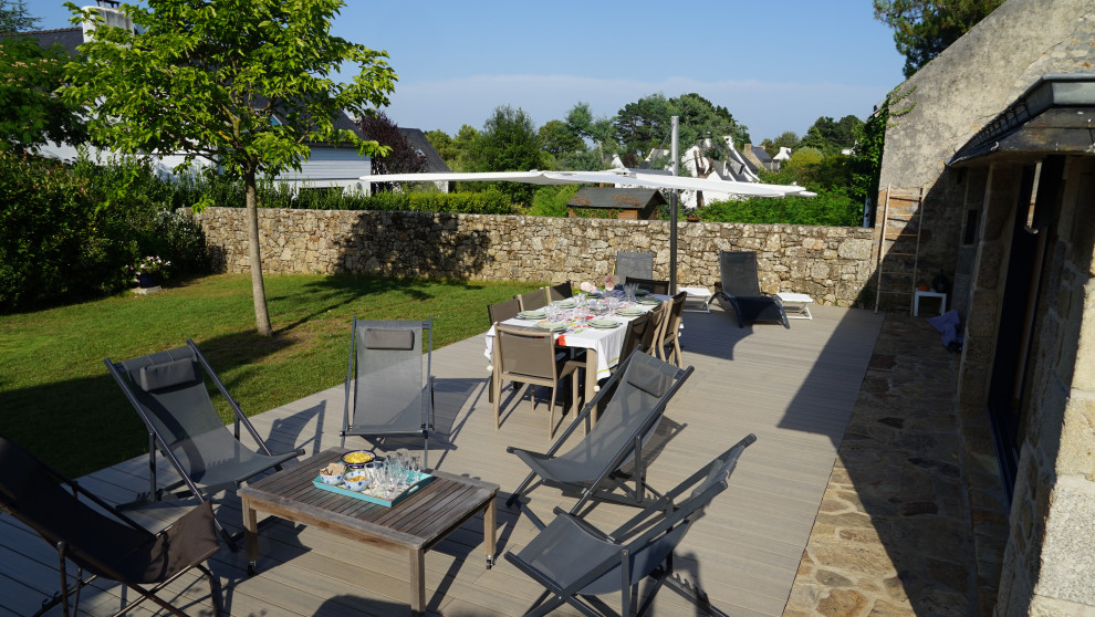 Terrasse convivial réalisée en bois composite - Deck - Nantes - by ...
