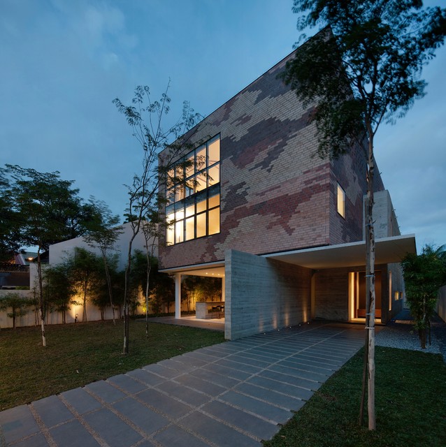 Houzz Tour: A Climate-Responsive Home for an Architect’s Family