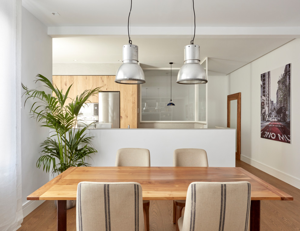 Salón abierto lleno de luz y calidez - Moderno - Comedor - Otras zonas ...