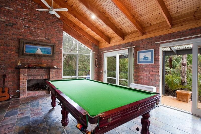 How to furnish oddly shaped windows