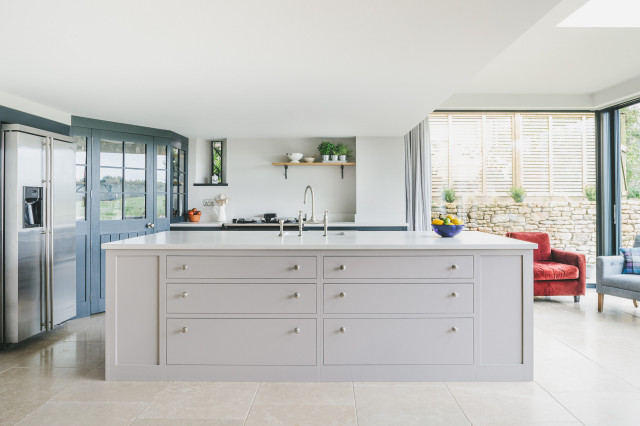 UK Kitchen Tour: A Timeless Design With a Clever Butler's Pantry | Houzz NZ