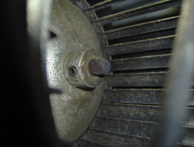 Can't figure out this attachment to fan motor shaft | Houzz Forum