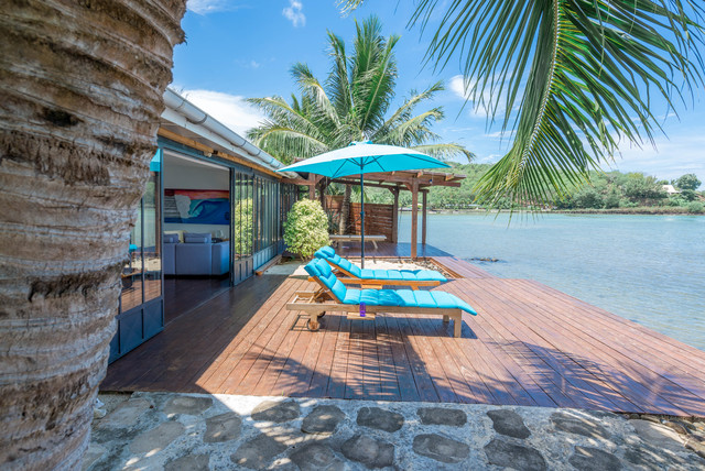 My Houzz: Polynesian Vacation Villa Overlooks a Blue Lagoon