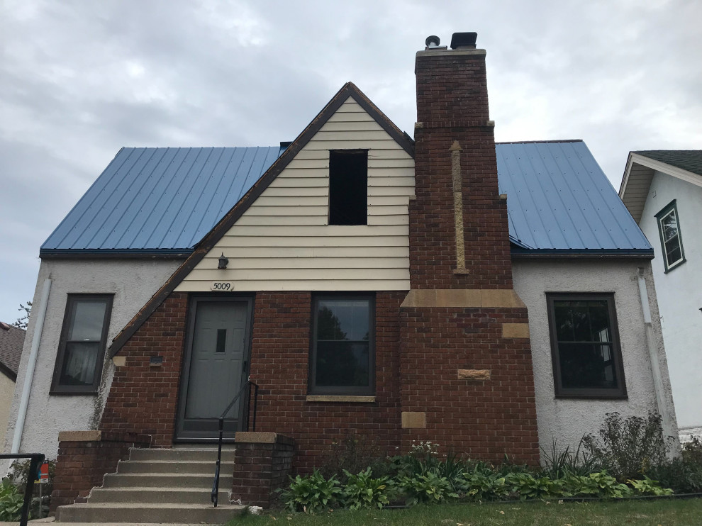 Help me live with this bright blue roof | Houzz Forum
