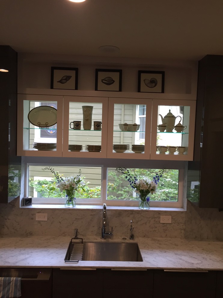 See How Glass Makes Its Way Into Kitchen Cabinets