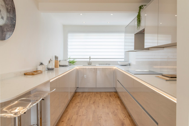 Timeless Handleless Kitchen - Modern - Kitchen - Devon - by Kettle Co. Kitchens | Houzz