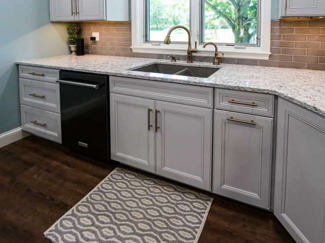 Waypoint Light Gray Kitchen Cabinets and Eternia Quartz Countertops ...