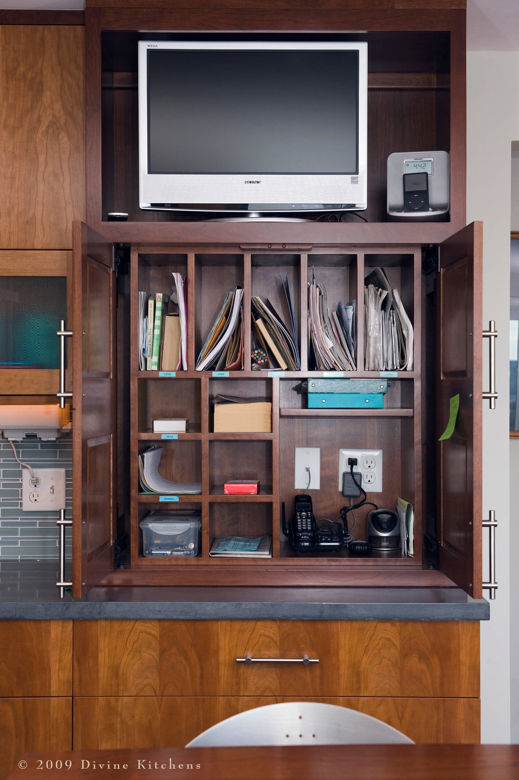 5 Ways to Organize Your Home Electronics