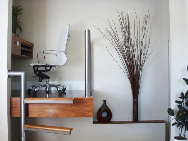 Idea of the Week: Tiny Office Above the Stairs