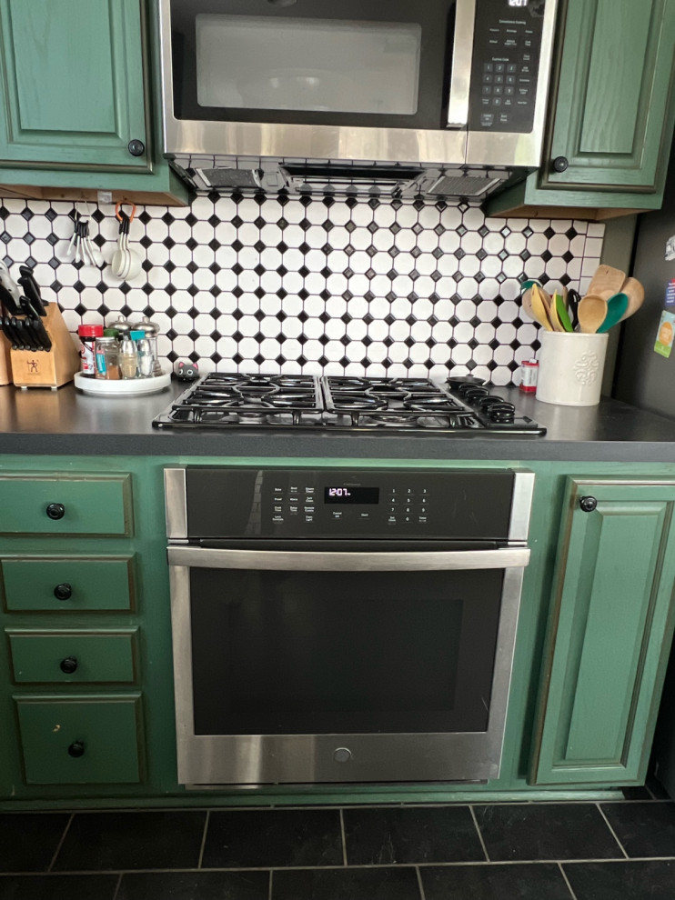 kitchen cabinets/backsplash