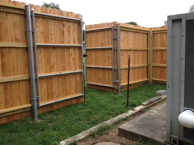 8' cedar privacy with pipe frame gate
