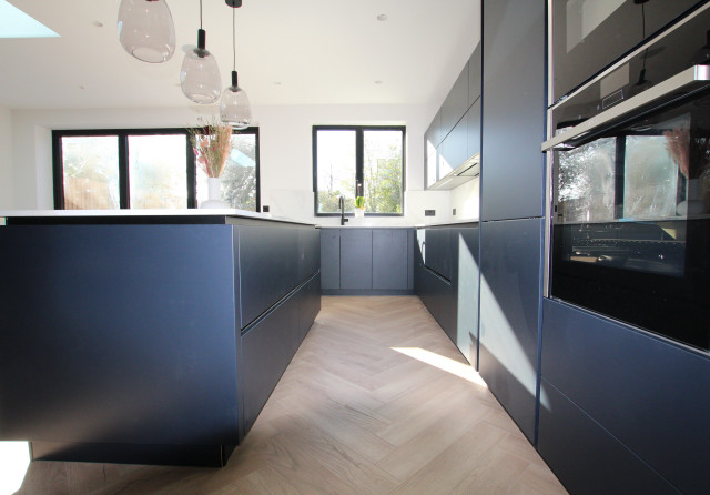 Hacker German made kitchen designed and installed by Hampdens KB - Modern - Kitchen - London ...