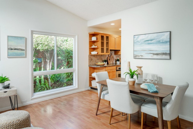 San Diego Mid-century modern home staging - Rétro - Salle à Manger ...
