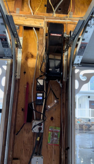 LiftMaster Side Mount Jackshaft Opener (Extra Secure) - Contemporary ...