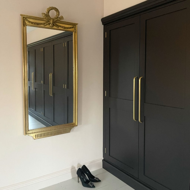 Gold Curve Wardrobe Handles - Londres - par Pushka Home Ltd | Houzz