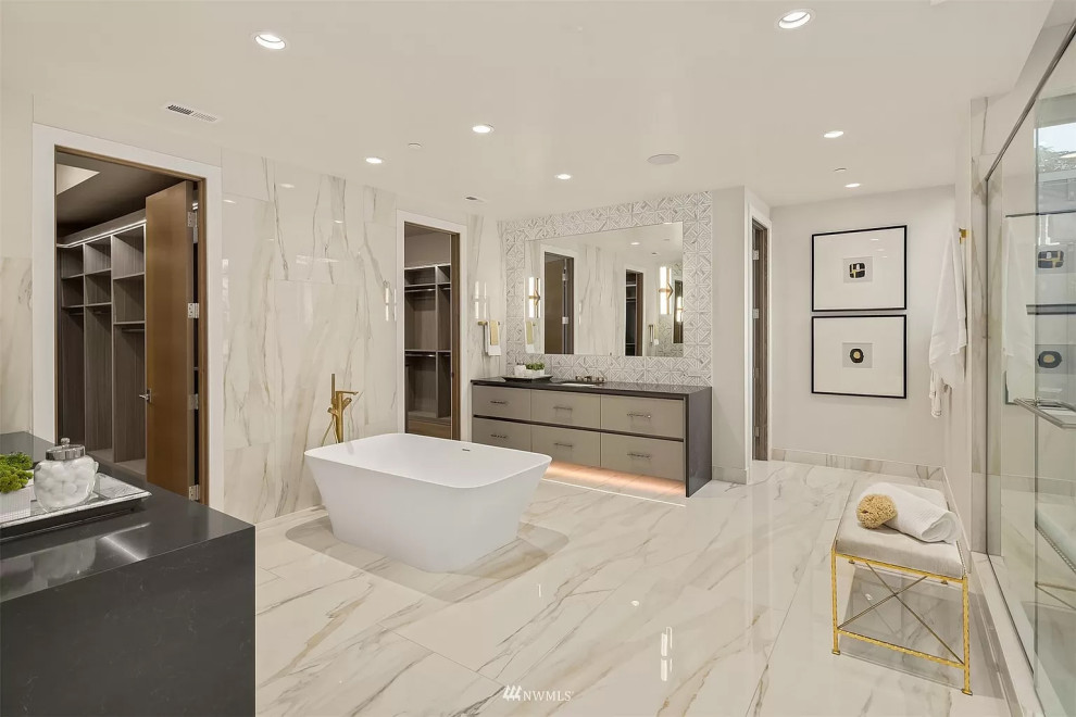 LH Design and Luxury Home Construction - Moderne - Salle de Bain ...
