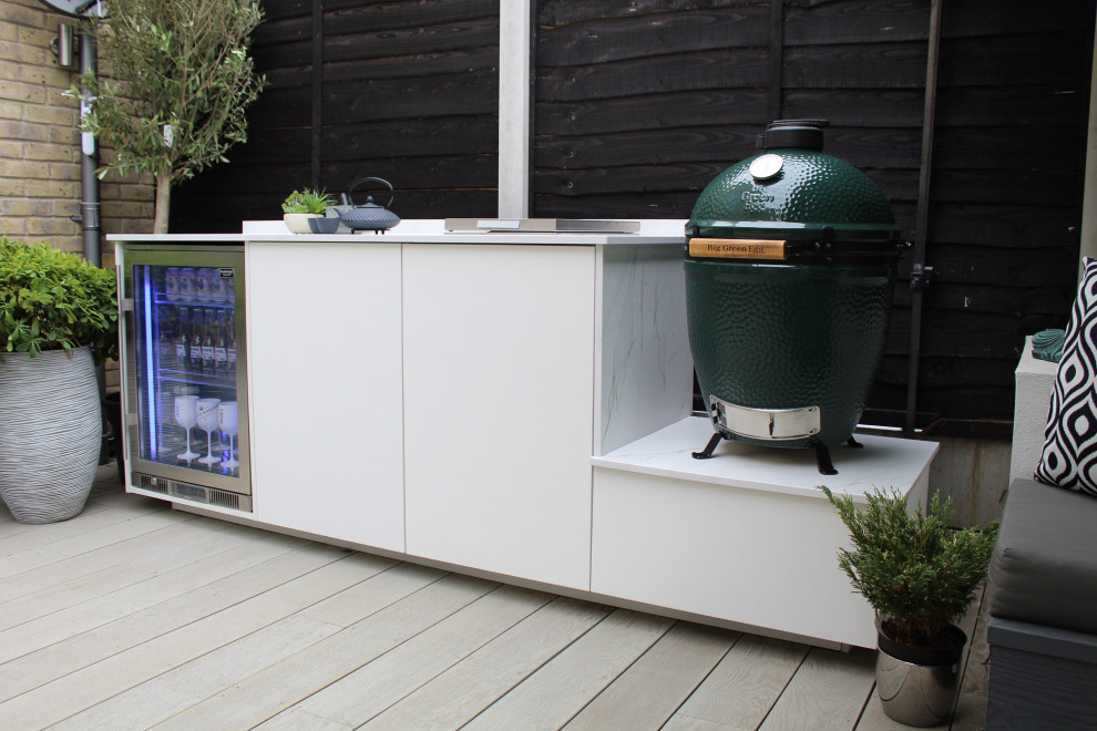 Straight Line Outdoor Kitchen With Big Green Egg - Modern - Deck ...